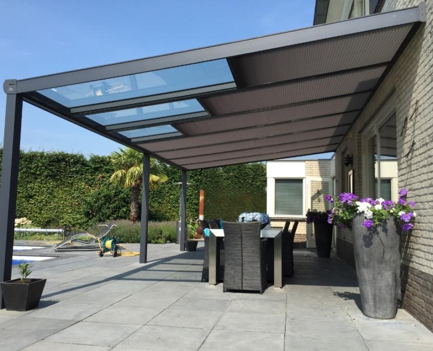 Zonwering overkapping √ Deco Zonwering - Grote showroom in Heesch